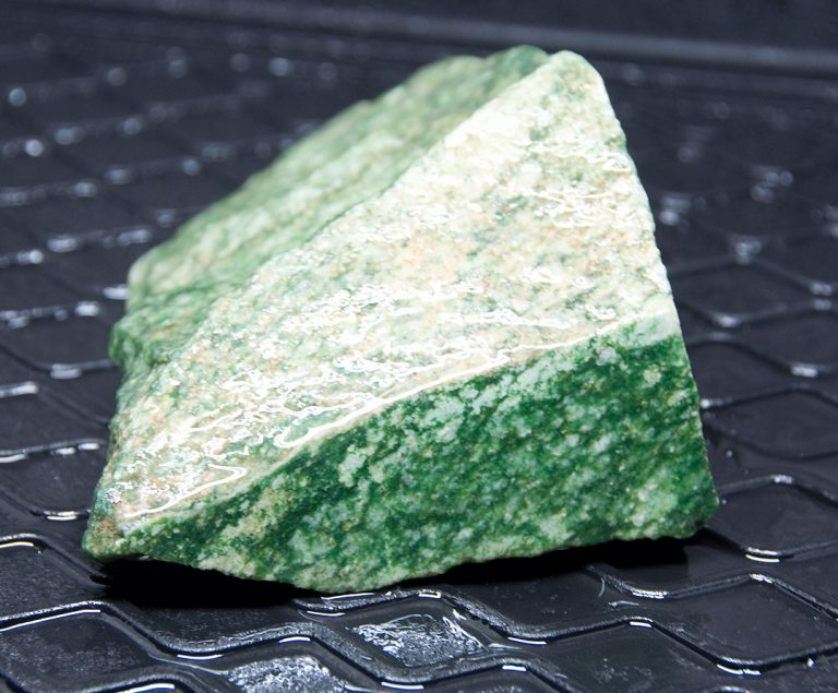 2.06 Emerald Snowflake - Online Rock Shop: Genesis Stone, Nephrite Jade ...